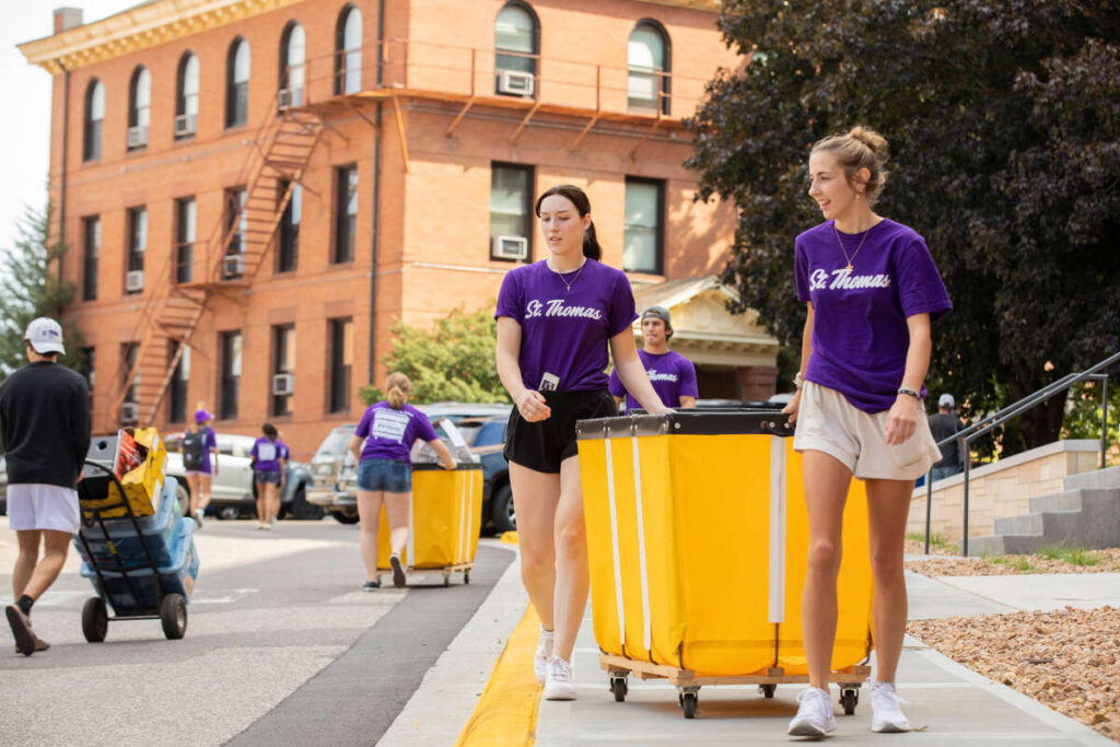 Sights and Sounds: 2022 Welcome Week - Newsroom | University of St. Thomas