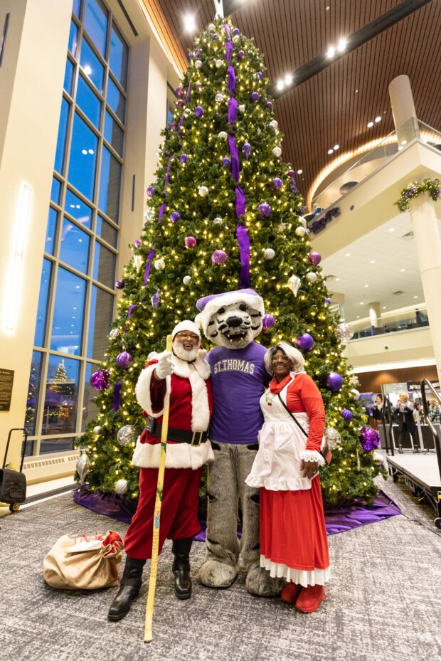 Tree Lighting Ceremony Kicks Off Holiday Season - Newsroom | University ...