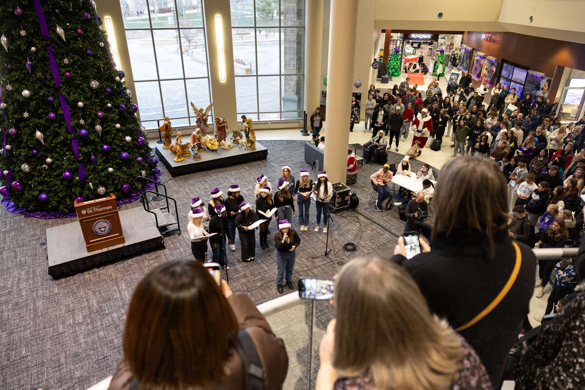 St. Thomas Celebrates Holiday Season With Christmas Tree Lighting ...