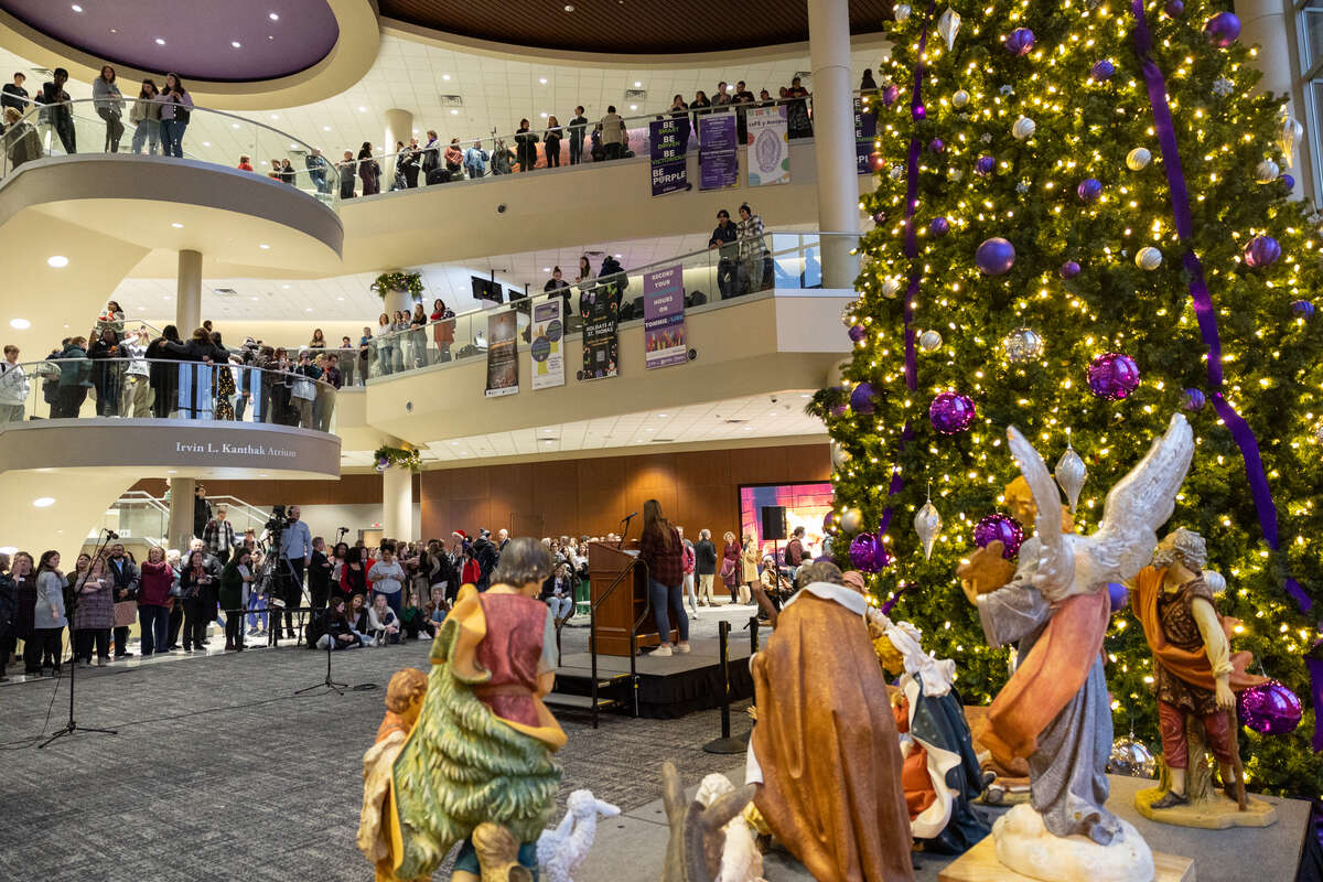 St. Thomas Celebrates Holiday Season With Christmas Tree Lighting ...